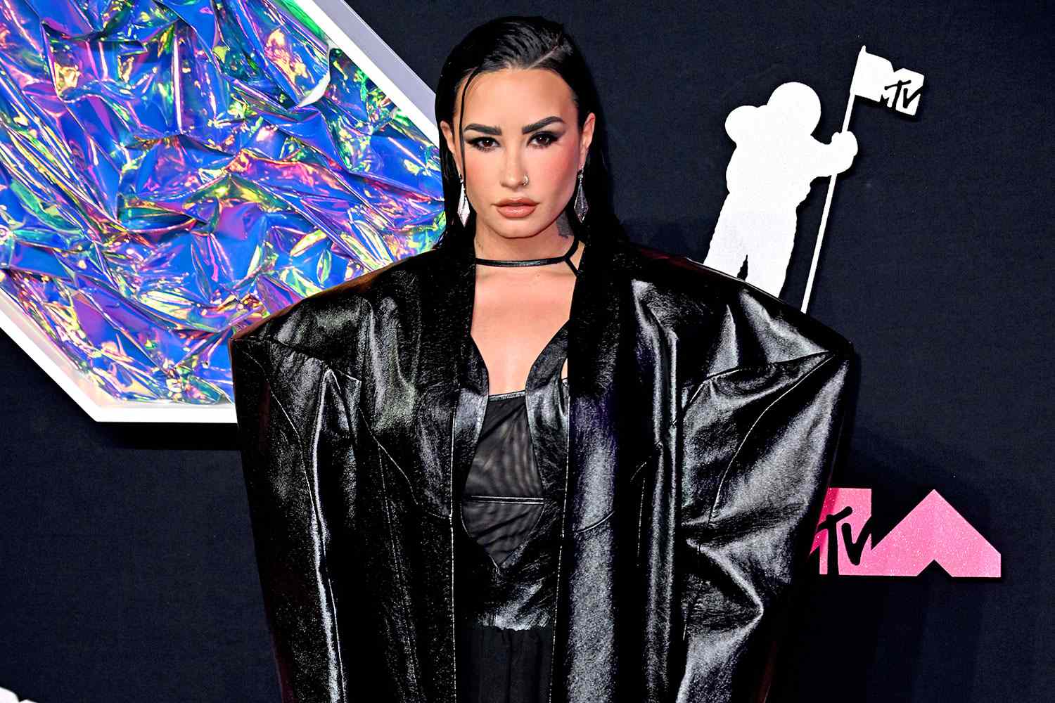 Demi Lovato revisita hits com muito rock em Revamped. - Radio Mix FM ...